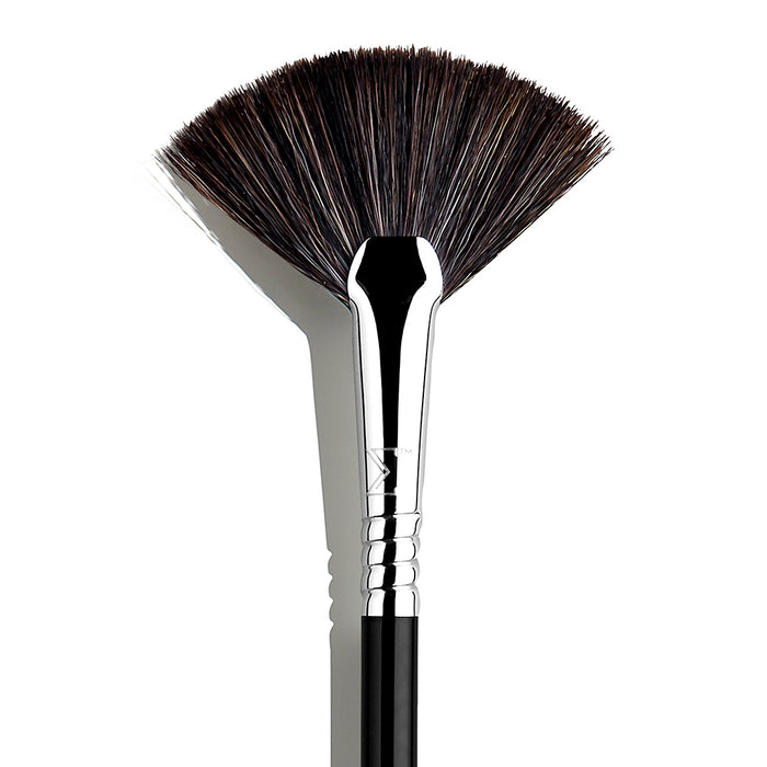 F42 Strobing Fan Brush™ | Makeup Highlighter Brush | Sigma