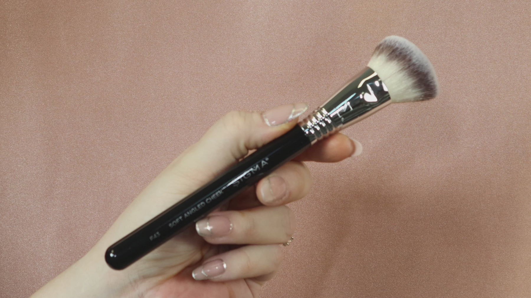 F43 Soft Angled Cheek Makeup Brush | Precision Face Brush